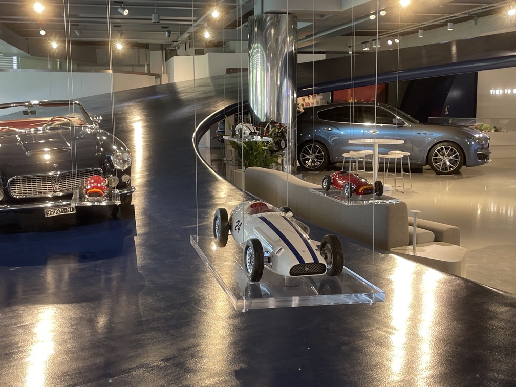 Show Room Maserati Modena - Automobile Museums