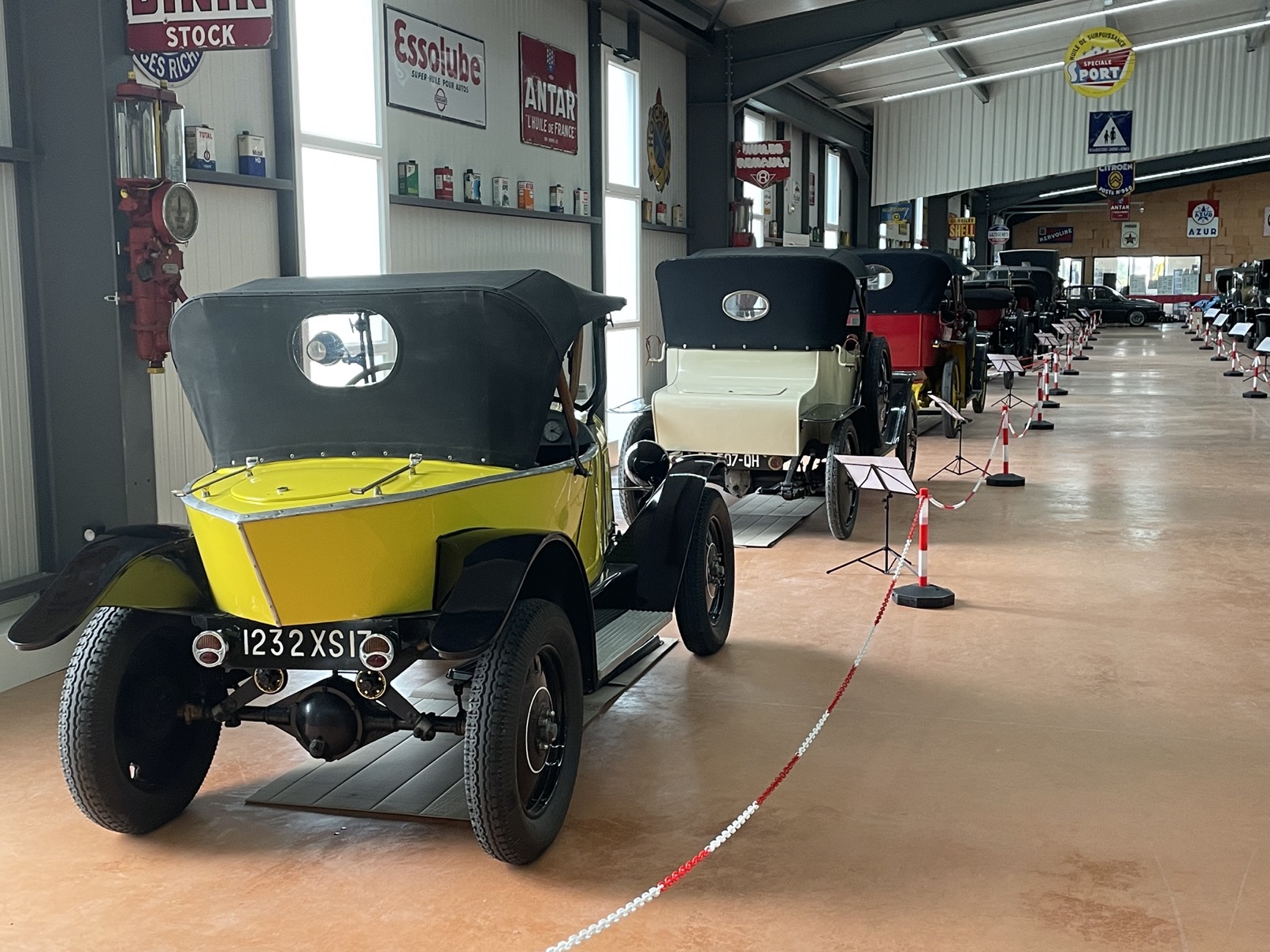 Visite du Musée Automobile de l’Aunis - Automobile Museums
